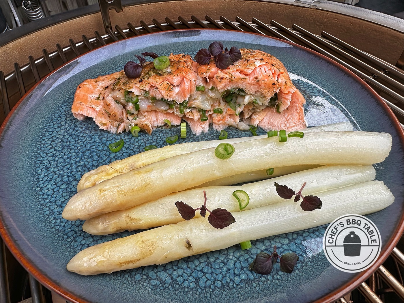Gevulde zalmfilet met asperges - Chefs BBQ Table